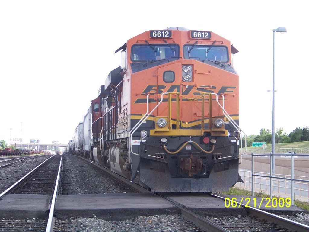 BNSF ES44C4 6612